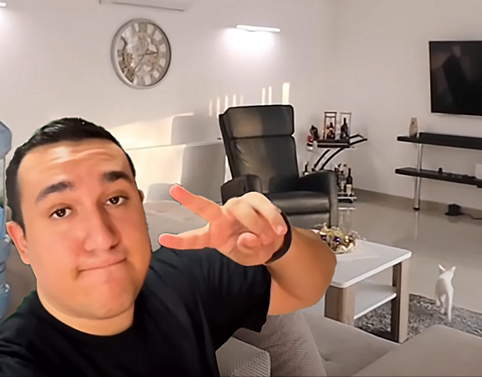 Nekada nije imao novac da plati struju, a danas živi u luks vili: Kako ...